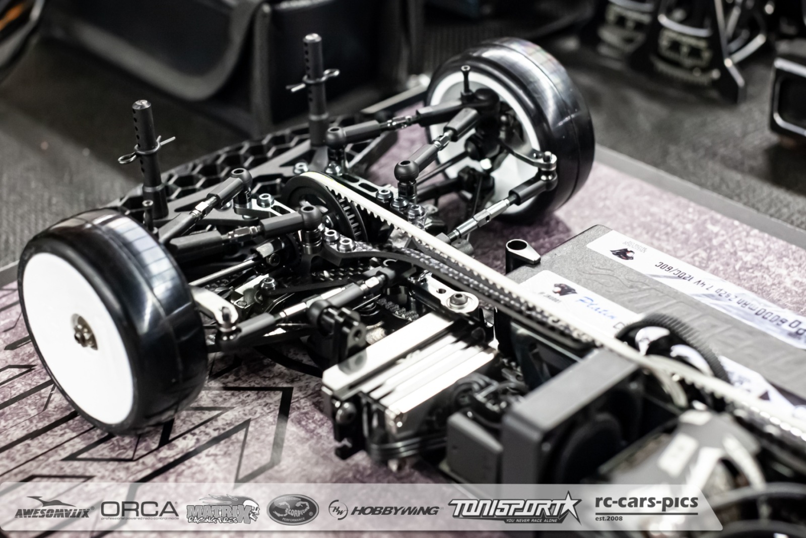 Under the Hood - Max Mächler`s Awesomatix A800R